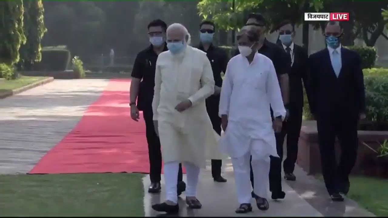PM Modi pays tribute to Former PM Lal Bahadur Shastri at Vijay Ghat ...