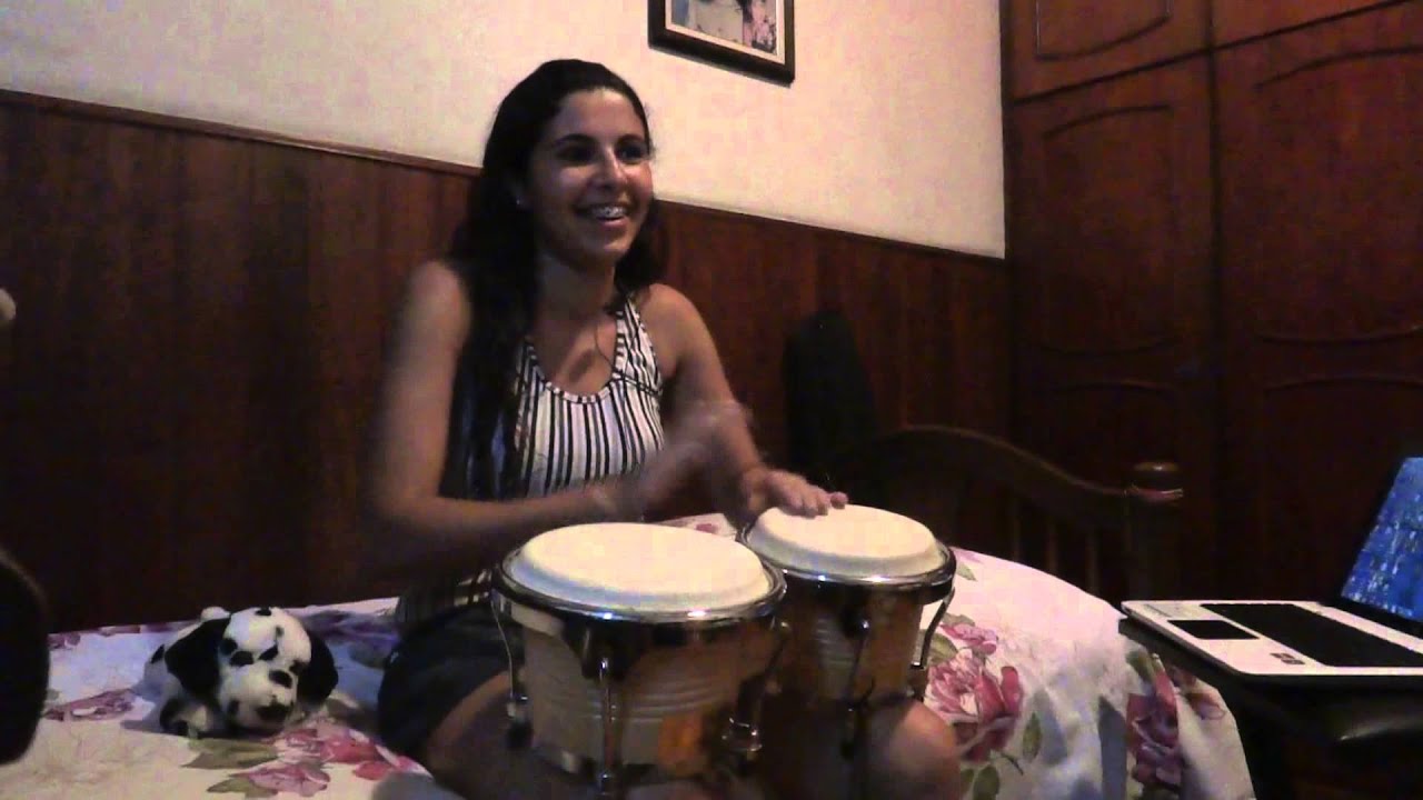Ágape tocando bongô - YouTube