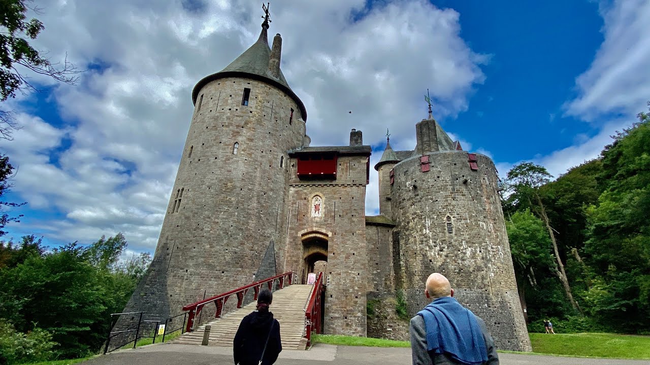 CASTELL COCH CASTLE - 19th-century Wales 🏴󠁧󠁢󠁷󠁬󠁳󠁿 | A Walk ...