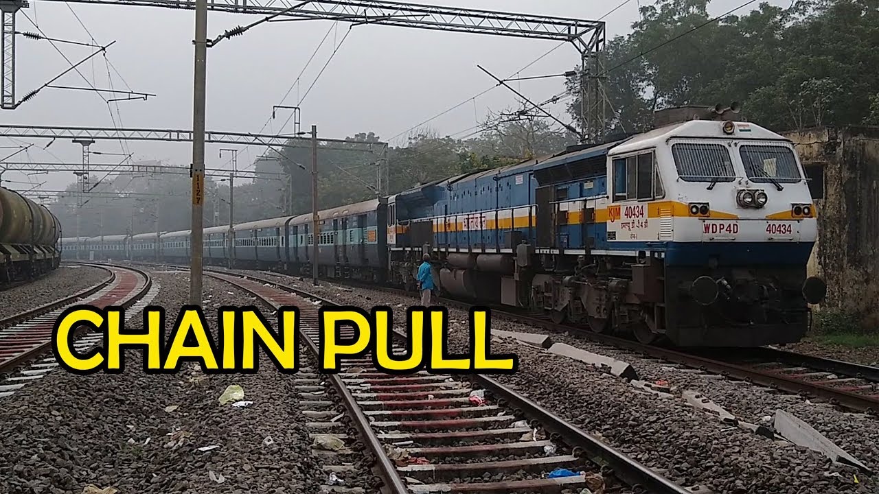 SABARI Express Alarm Chain Pulling [ACP] at Guntur Junction | Triple ...