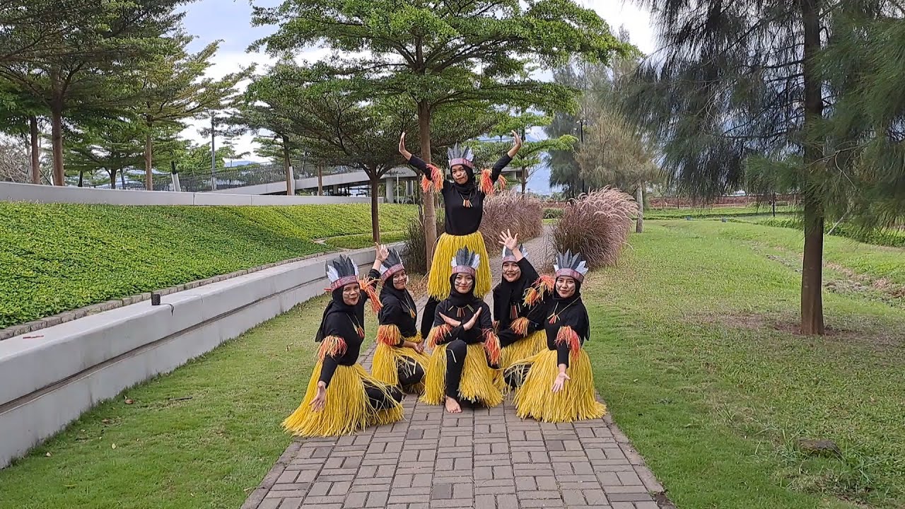 Tari Sajojo (Tarian Tradisional Papua) - YouTube