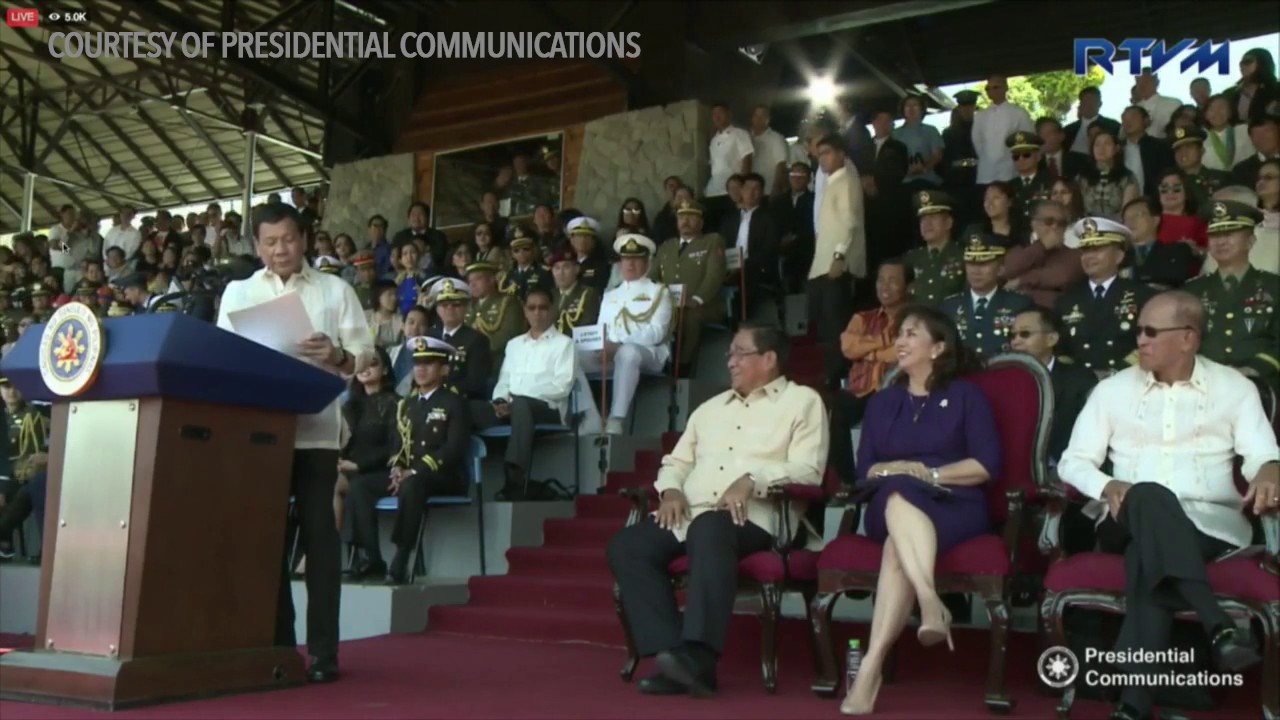Duterte belatedly acknowledges Robredo at PMA 2017 graduation - YouTube