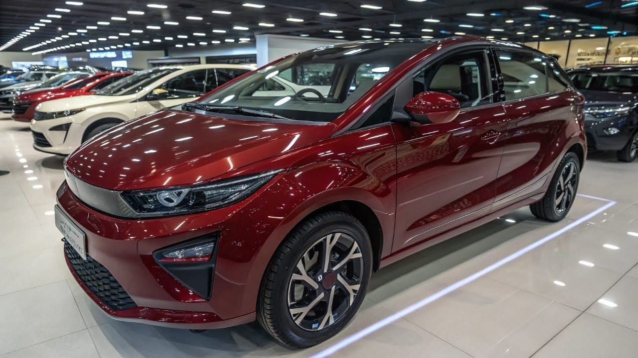 Tata Altroz 2025 Review | Radiant Red Color | India Cars - YouTube