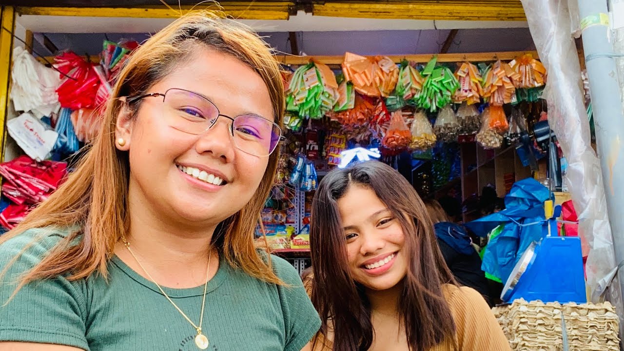 Eating outside the store/ little walk inside agdao market/chitchat @james_elaizah @aleworong3038 ...