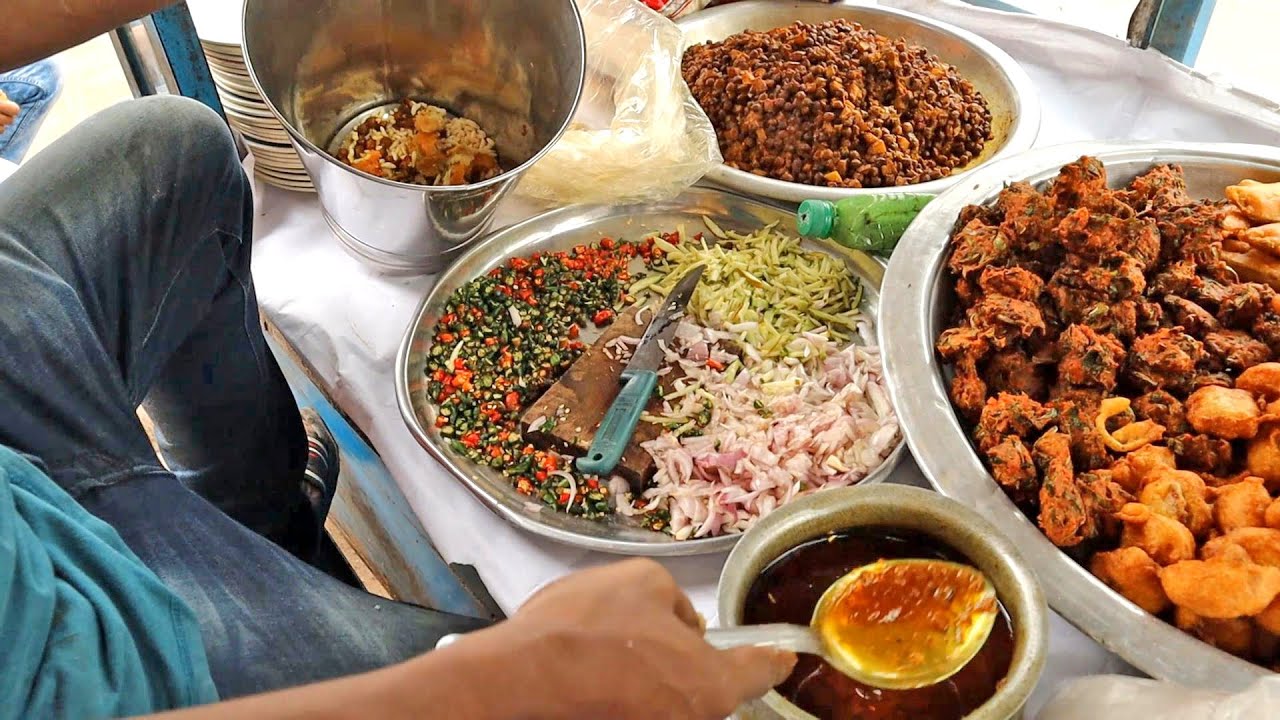 Spicy Jhal Muri with Piyaju, Beguni, & Potato Chops | Bangladeshi ...