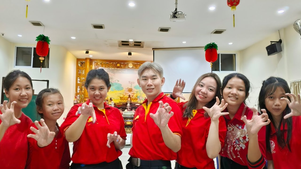 Happy Long Long Way happy 龙龙WAY - Dance Cin San Fo Thang Pontianak (Sa ...