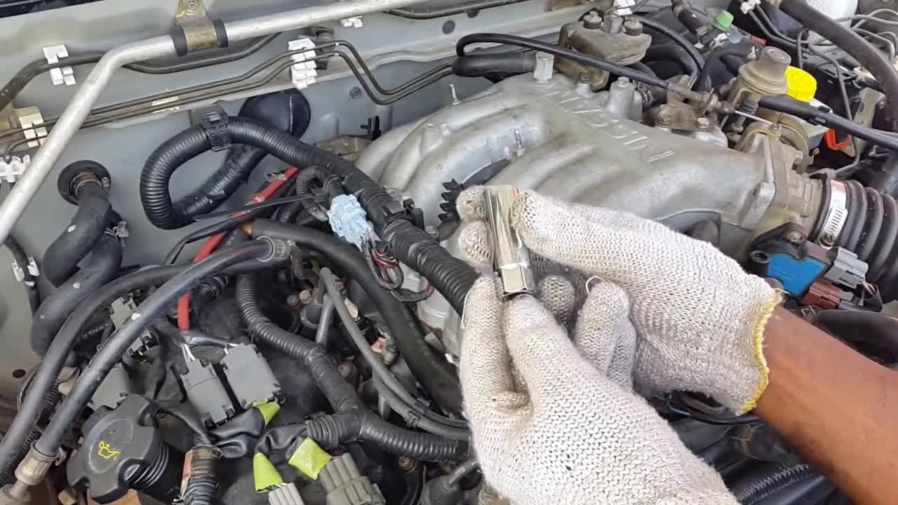 How to Remove Nissan Vg33e cyl #6 spark plug interchange. - YouTube