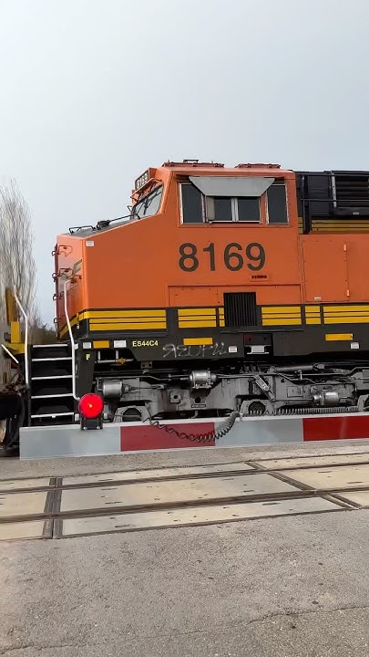 BNSF train rear end DPU in Edmond, Oklahoma. #train #railway #BNSF - YouTube