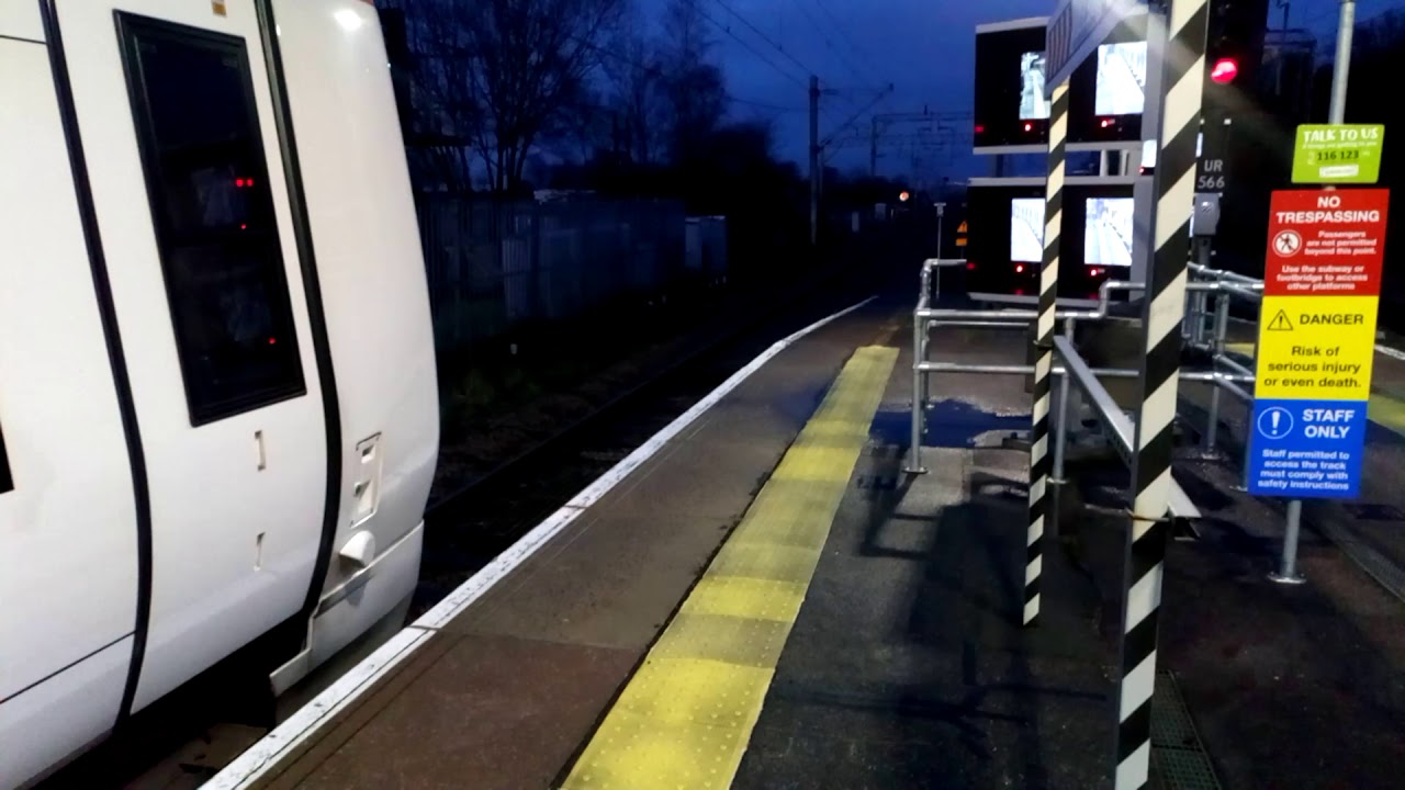 c2c Class 387 305, 387 303 & 387 301 departing Leigh on Sea for London ...