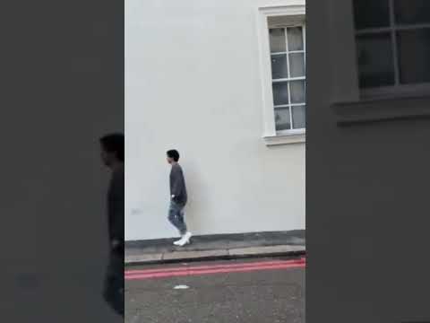 Aryan Khan presence confirms this is Shahrukh Khan's house in London