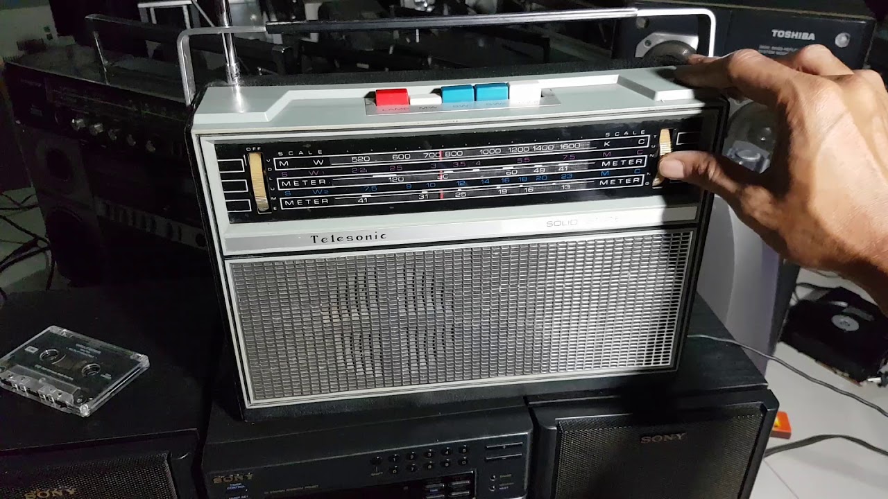 1978 Telesonic Solid state Radio.... - YouTube