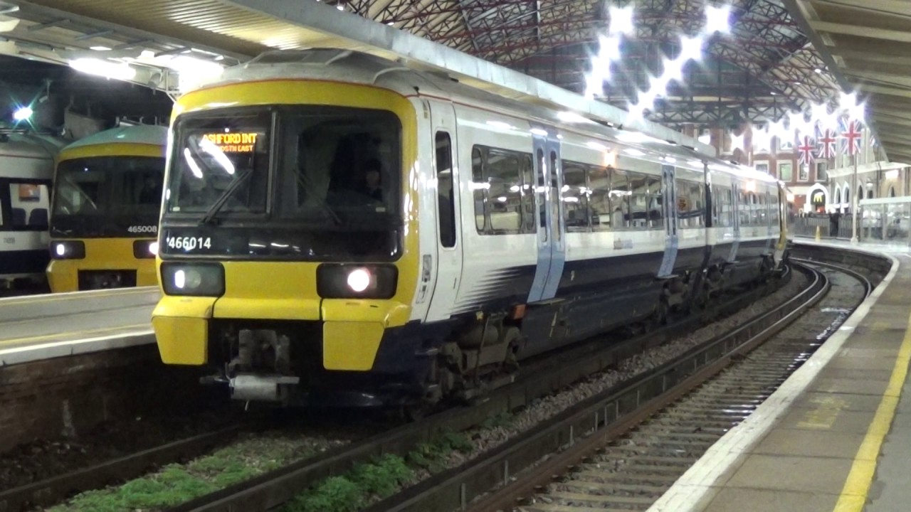 Southeastern 466014 and 465911 departing London Victoria - YouTube