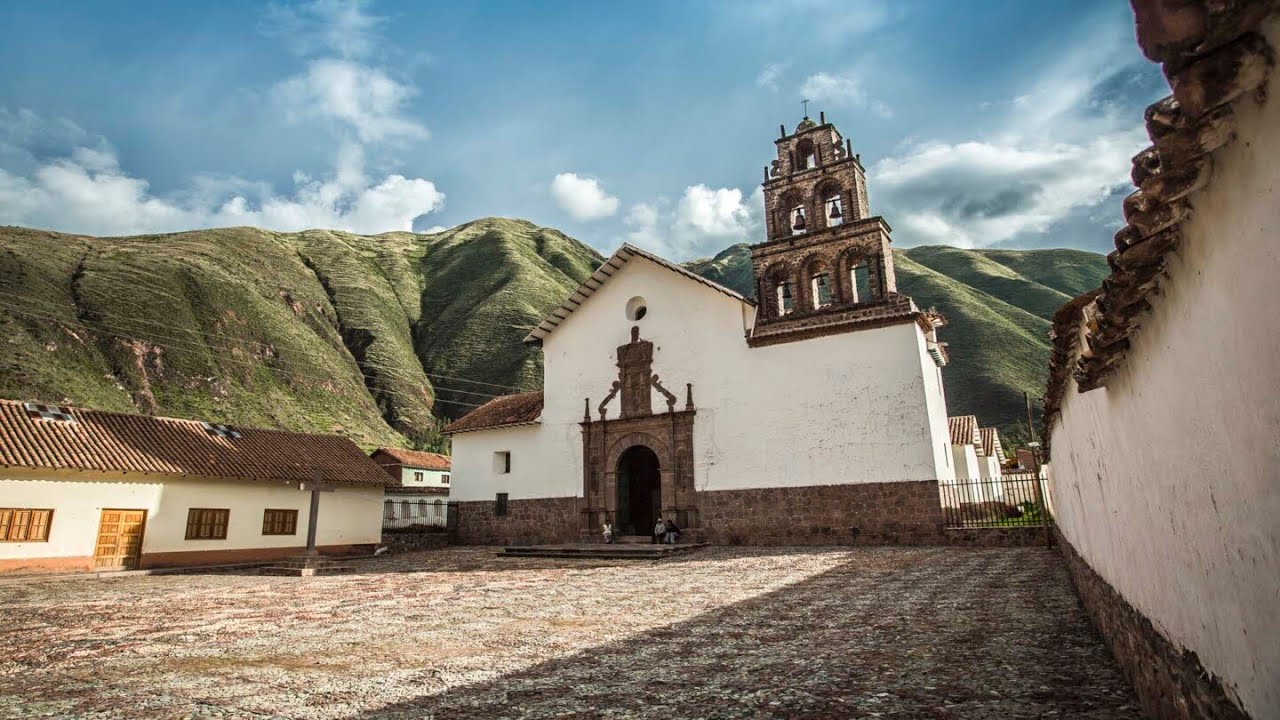 Templo San Juan Bautista de Huaro - YouTube