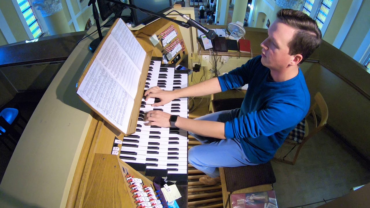 Dieu Regne - Lucien Deiss - YouTube