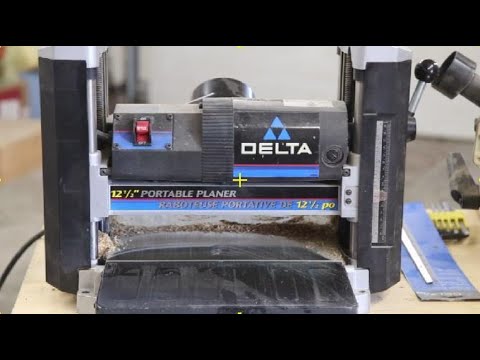 Changing the blades on a 22-560C Delta planer - YouTube
