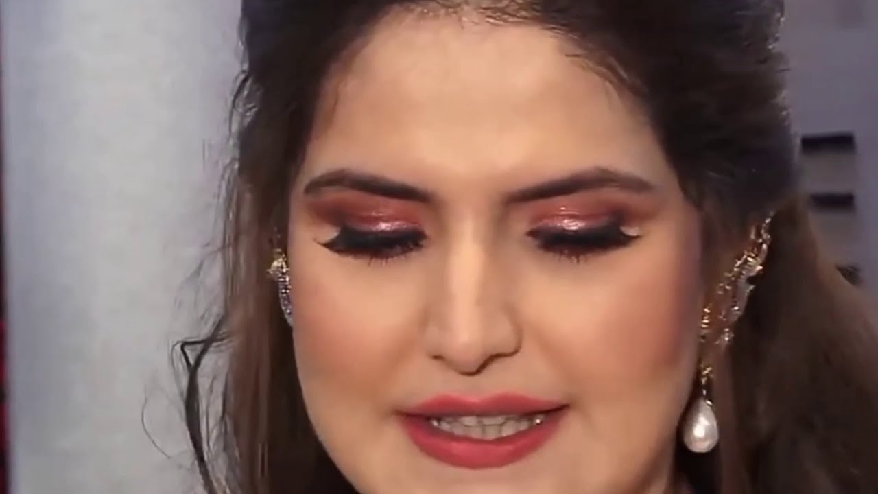 Zarin Khan face closeup video / zareen khan smileing close up ...