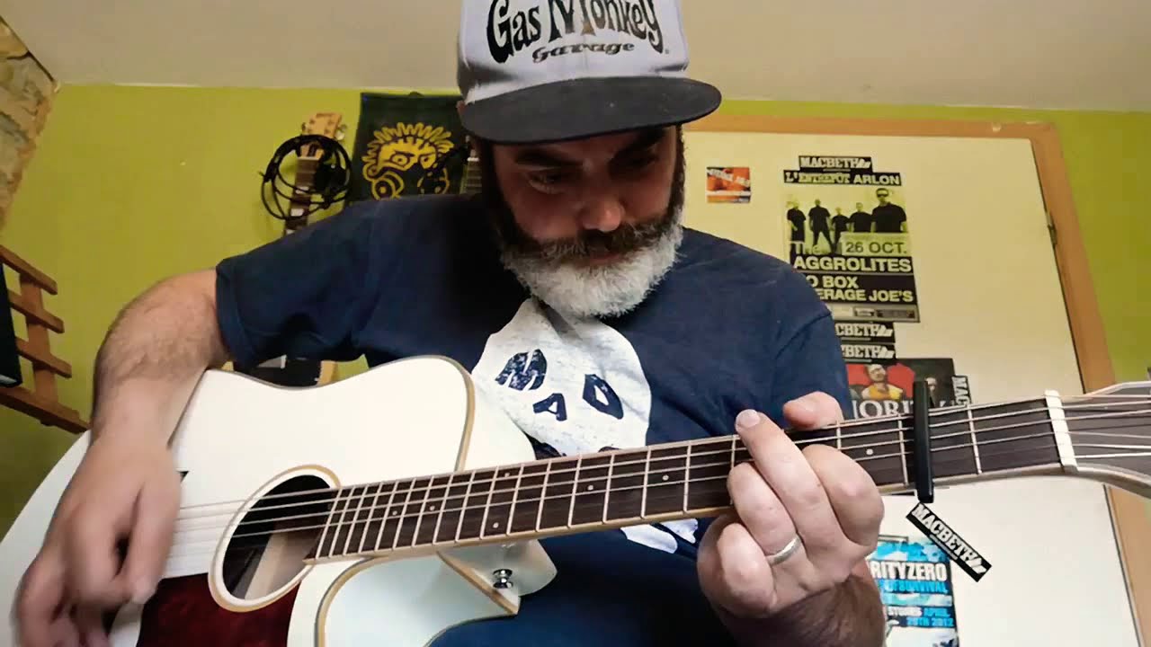 + 44 - "no it isn't" acoustic cover by Hey Mo! - YouTube