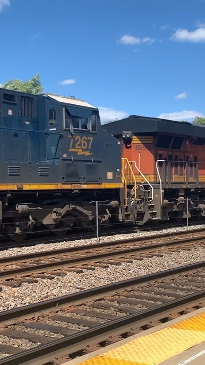 CSX/BNSF lead G-CSXETT through Hinsdale, IL - YouTube