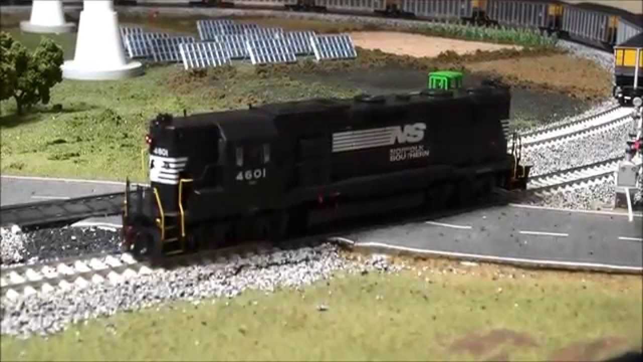 Review: Athearn GP49 w/ DCC Tsunami Sound - YouTube