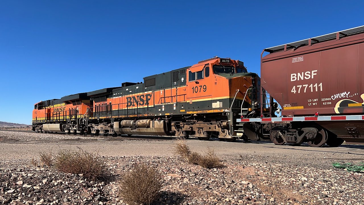 BNSF Heritage 1 Scheme Unit on the G-BYLBAR8-28A! - YouTube