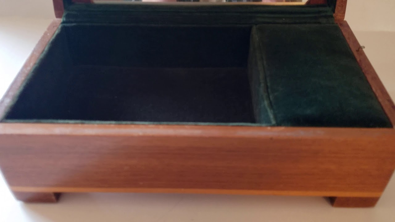 DI Alpen Swiss music box - YouTube