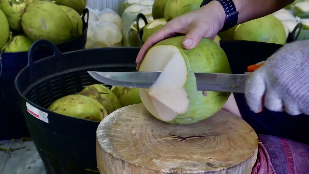 DANGEROUS COCONUT CUTTING SKILLS/FOR LOVERS OF COCONUT PROCESSING -Thai ...