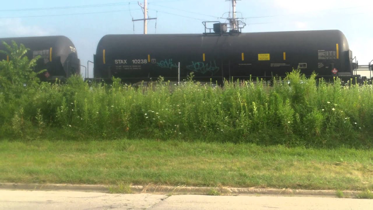 BNSF 9309 West meets BNSF 5099 East - YouTube