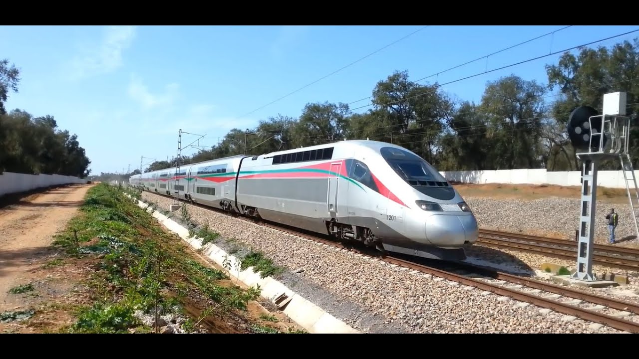 Trains marocains en vitesse (2) - YouTube