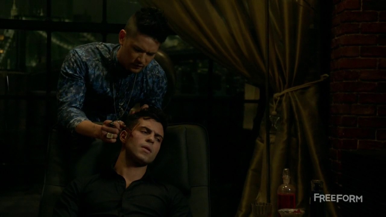 Shadowhunters 2x04 "Magnus Healing Raphael" Scene Season 2 Episode 4 ...