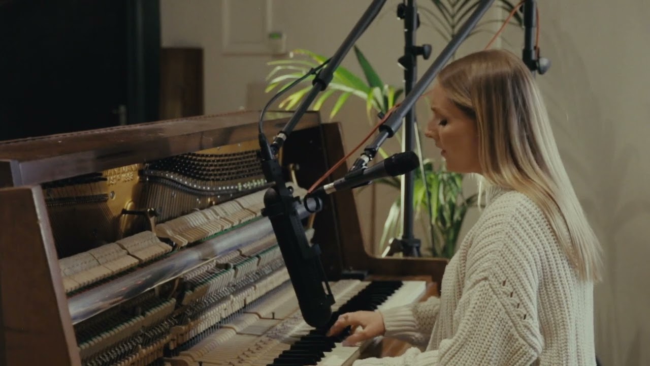 Áine Deane - Older (OFFICIAL ACOUSTIC) - YouTube