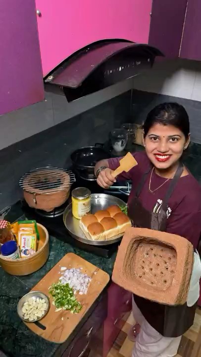 Miti ke Mini Tandoor Par Banaya Pizza - YouTube