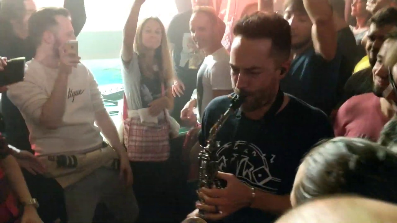 The Midnight - Vampires - amazing saxophone solo (live in Prague 28. 10 ...