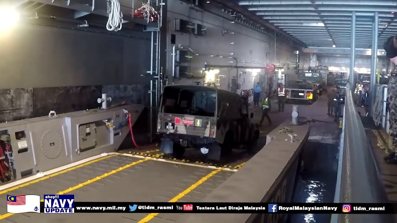 LHD Adelaide, HADR demo Malaysia, IPE17 - YouTube