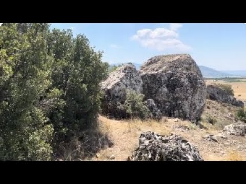 Uçurumun Kenarındaki Tehlikeli Kaya Mezara Giriş Anı !!