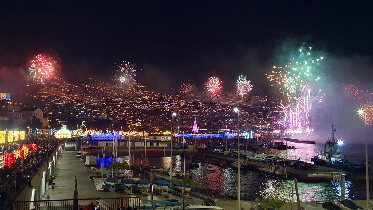 New Year's Eve in Madeira - Show of Fireworks (from Pestana CR7) - YouTube
