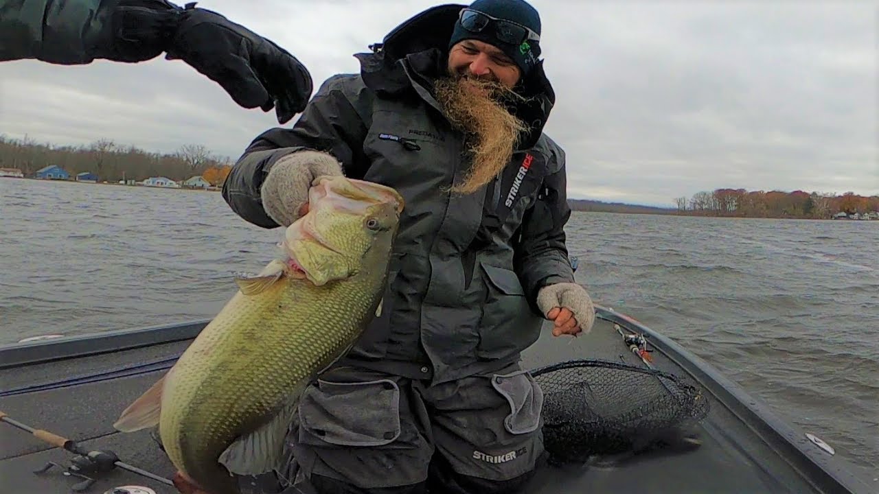 Fishing Lures to Catch Big Largemouth Bass During the Fall - YouTube