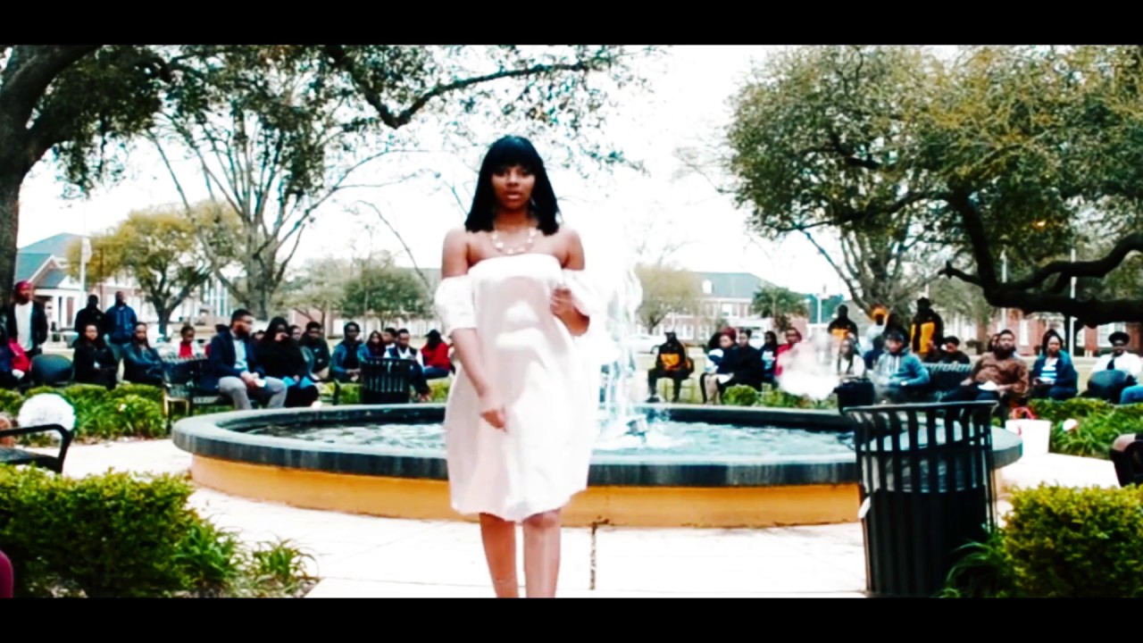 Poise Modeling Troupe - YouTube