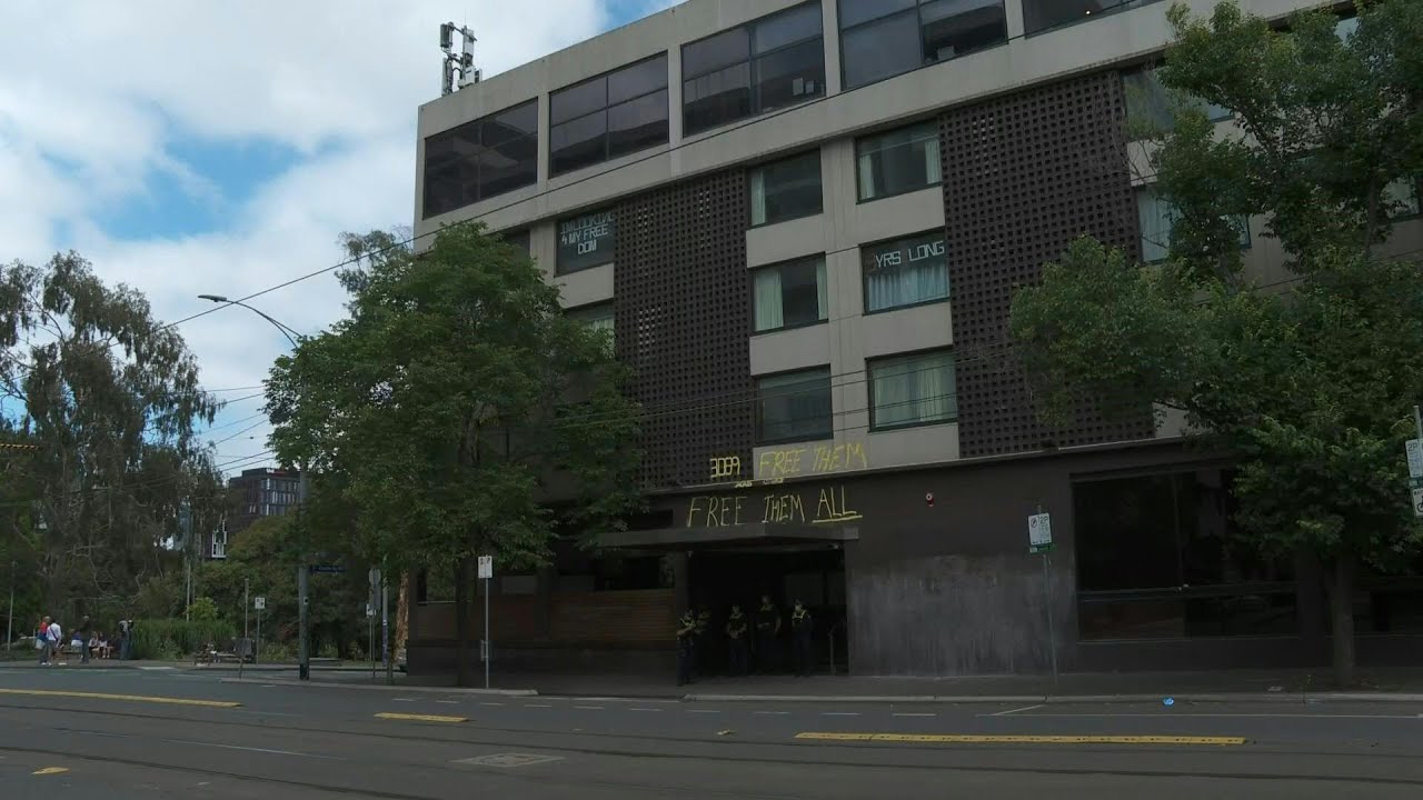 Images outside Melbourne's immigration detention centre where Djokovic ...