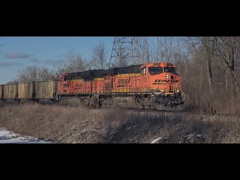 BNSF 5795 & BNSF 8496 Southbound Bridgeport/Birch Run - YouTube