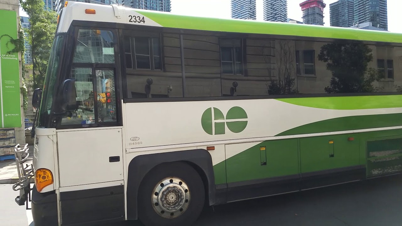 Go Bus MCI D4500CT action in downtown Toronto - YouTube