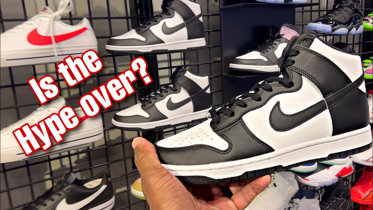 Finding Nike Dunks sitting at my Mall!! - YouTube