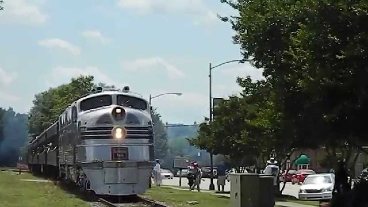 MRP (C) 2014 CB&Q E-unit Spencer NC (both Horns!) - YouTube