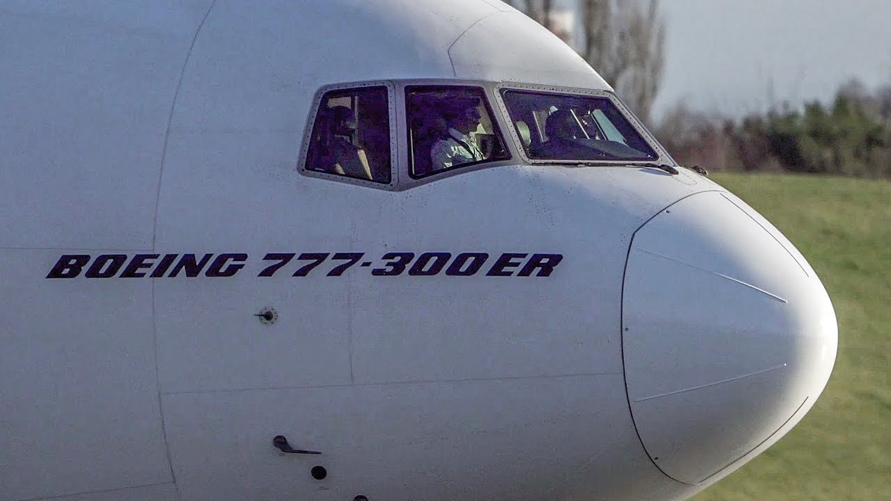 Emirates Boeing 777 taking off close shots 4K - YouTube