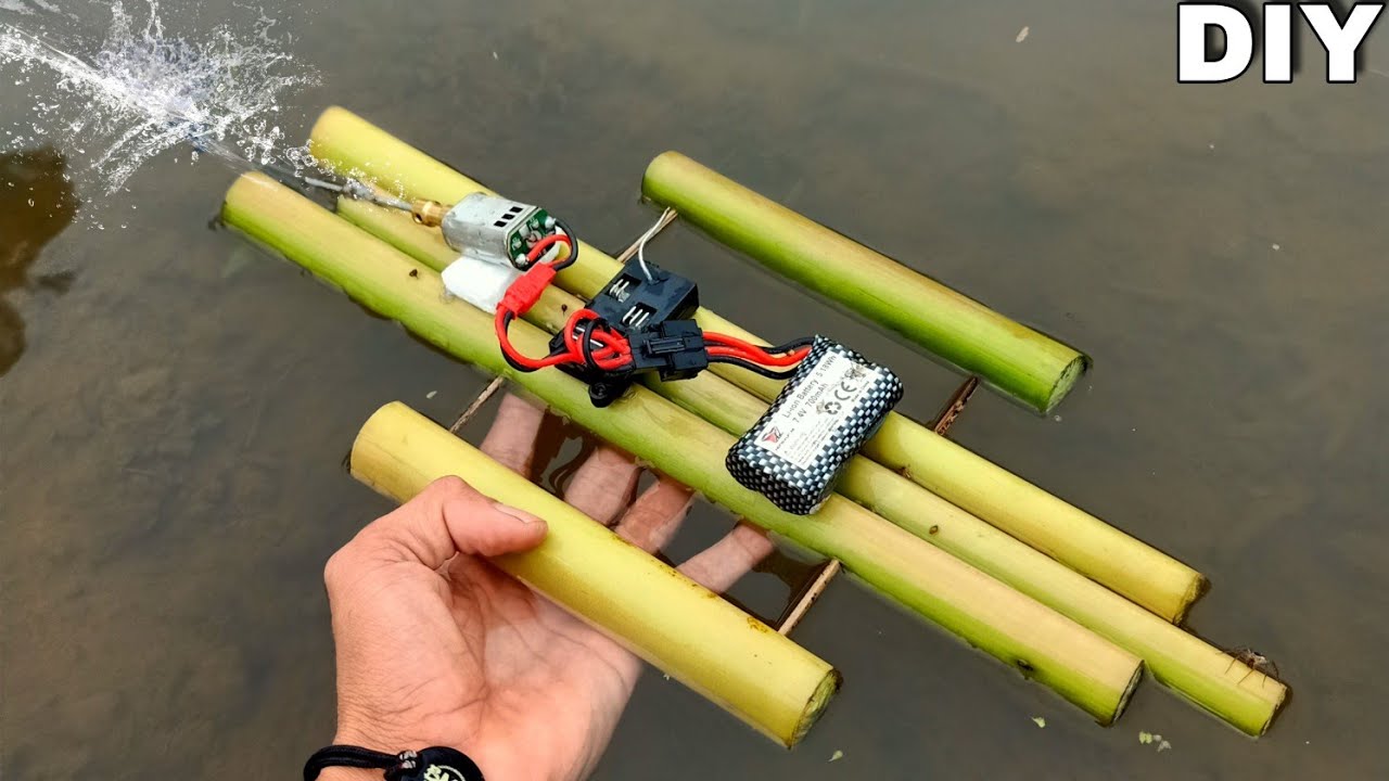 DIY membuat Rc Boat mini dari pohon pisang - YouTube
