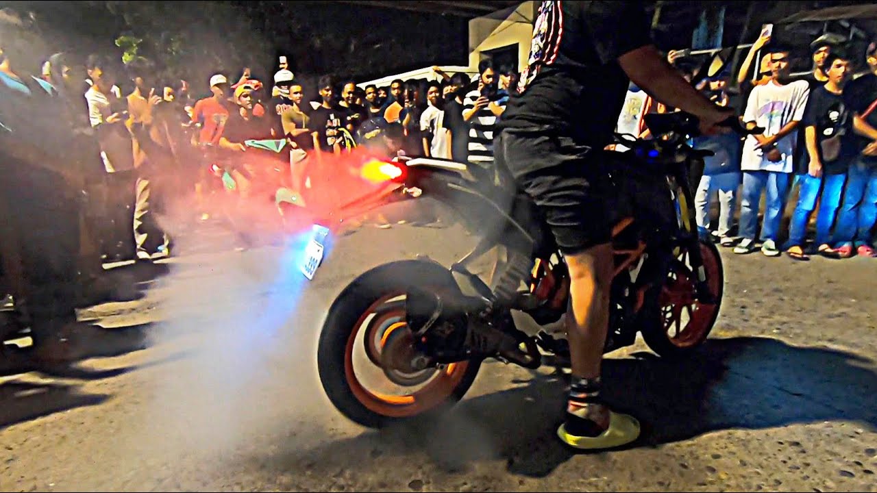 KTM Duke 390 Stunts - YouTube