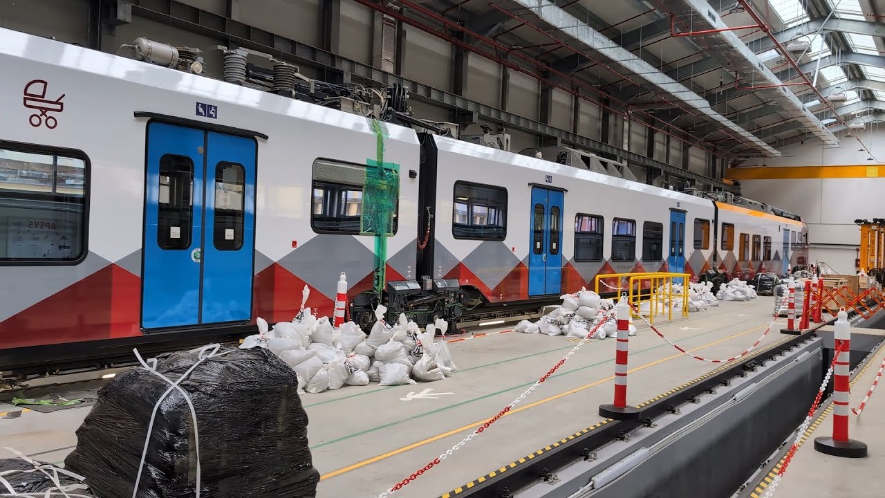 Premieră: unboxing Coradia Stream, noul tren InterRegio! - YouTube