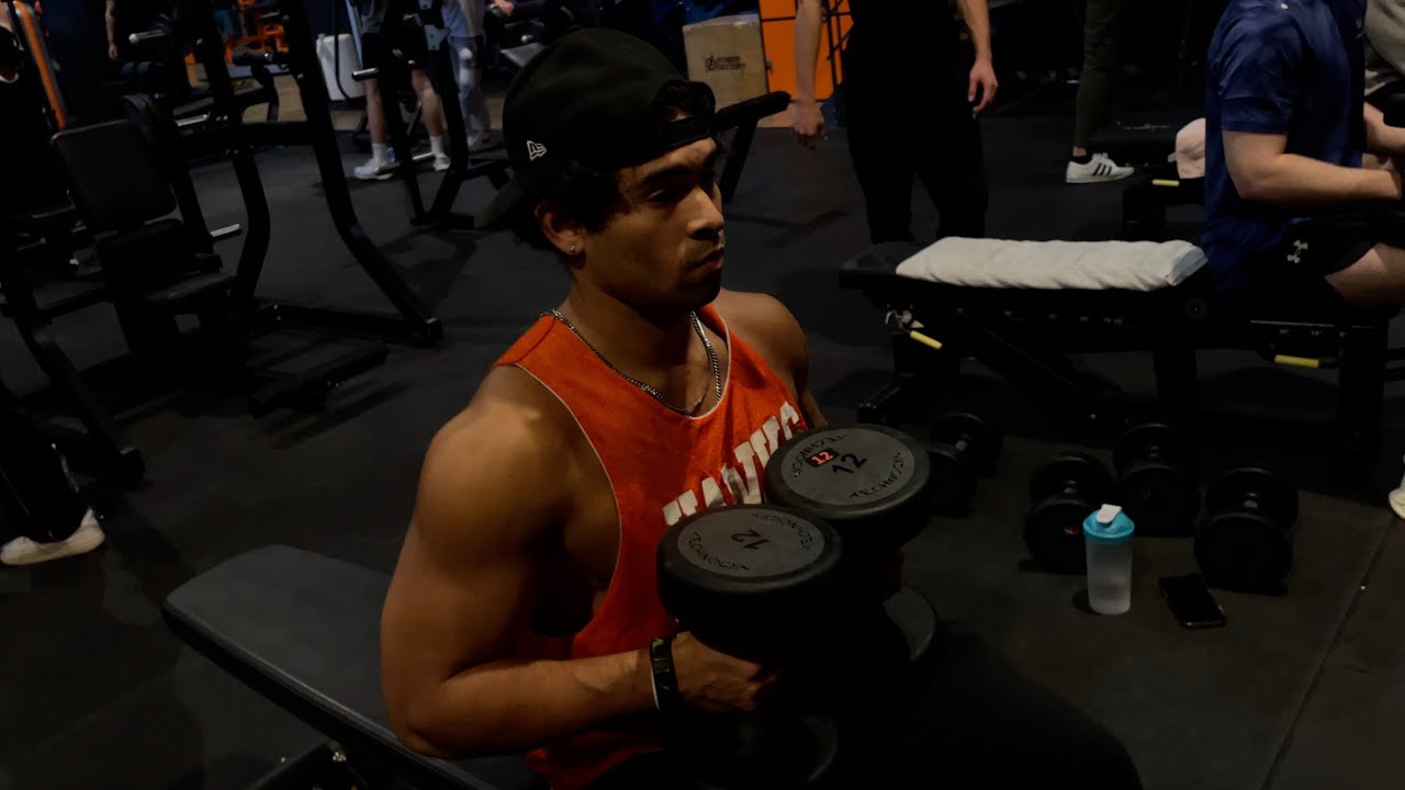 Shoulder day and protein shake tutorial - YouTube