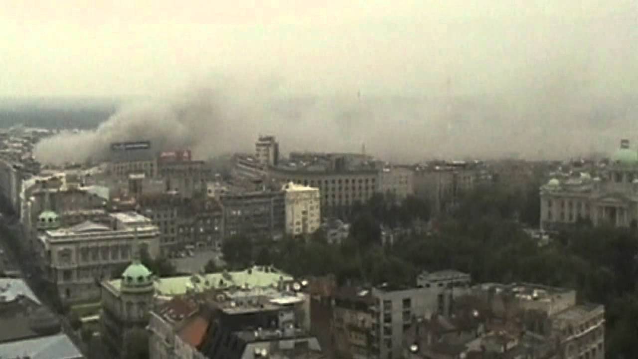 Huge fire consumes old cinema in Belgrade - YouTube