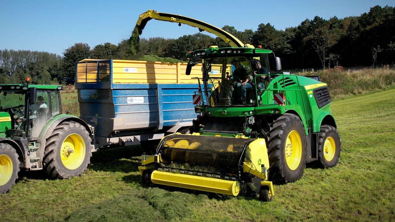 John Deere 9700 self-propelled forager and 30R grass pickup: FIRST ...