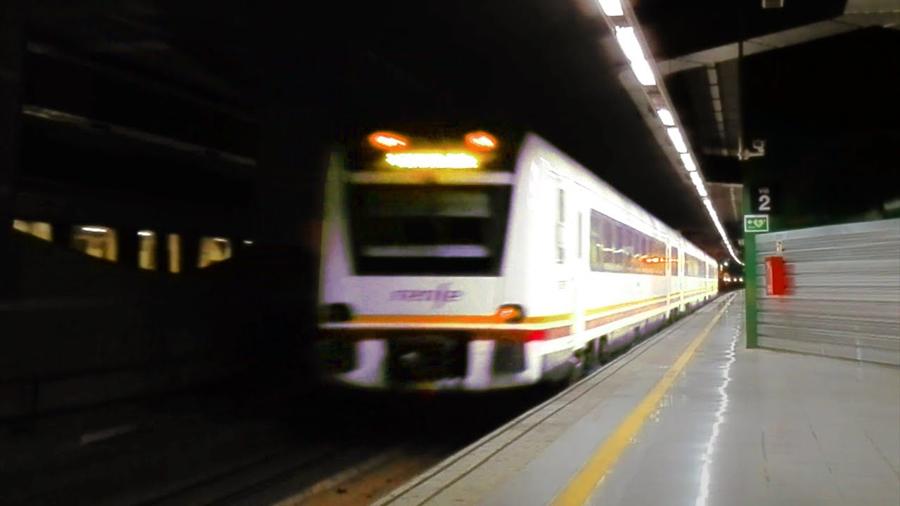 🚊 RENFE 448 en El PRAT de LLOBREGAT (Barcelona) - YouTube